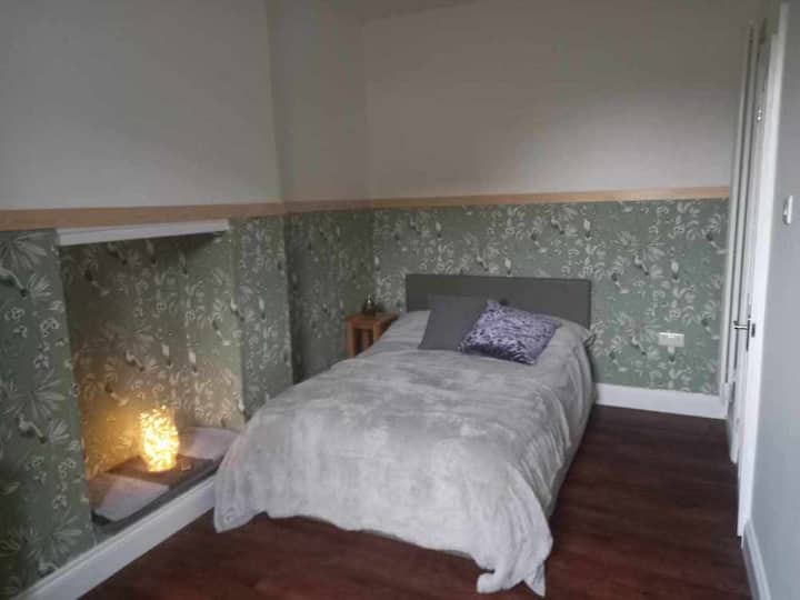 The Green Room, With En-suite
New Refurbishment - Weston-super-Mare