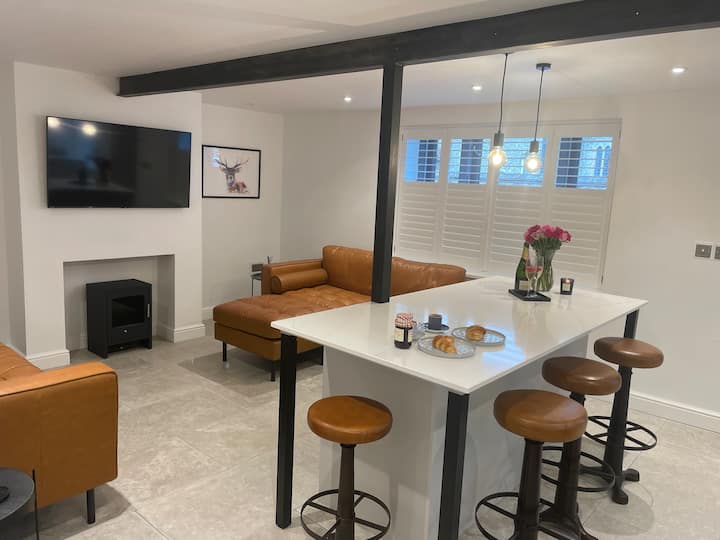 Wolf Cottage, Spacious 2 Bedroom - Burnham Market
