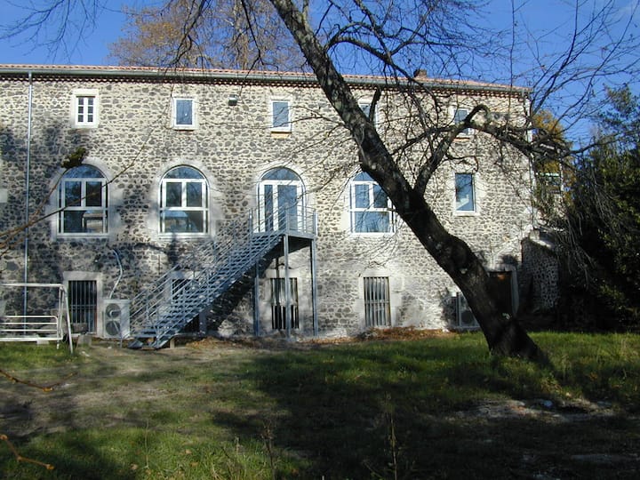 A (Is) Gîte 10 Pers 5 Chambres Piscine Jardin - Ardèche