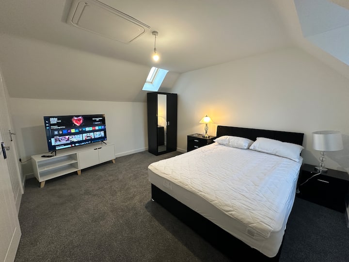 Luxurious Modern En-suite - Newcastle-under-Lyme