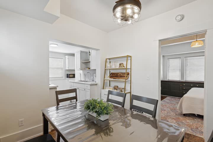 2 Bedroom Studio-sleeps 6 Near Sparrow & Downtown - Lansing, MI