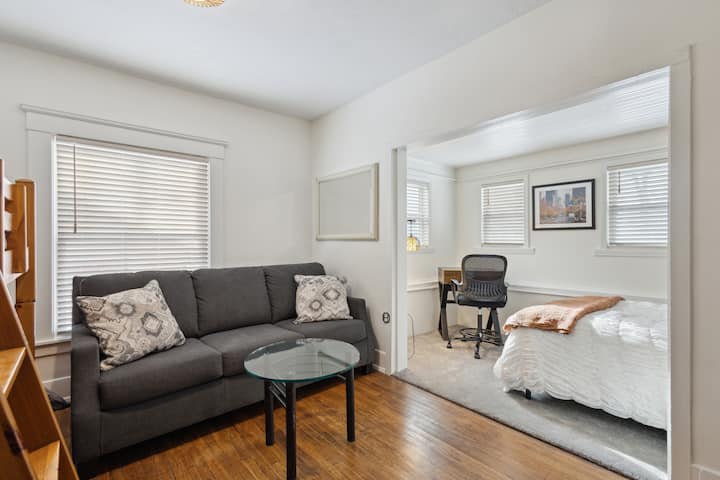 Charming 2br Walkable To Sparrow & Downtown - East Lansing, MI