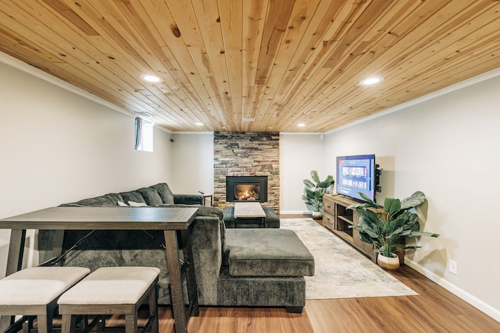 Chic 4br Retreat W/ Game Room & Fireplace In Mnpls - Edina, MN