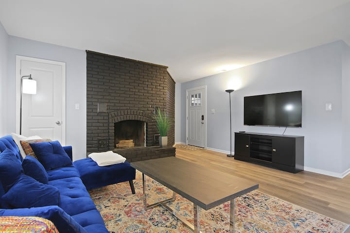 Artsy Apt In South Como W/ Pool - Columbia, MO