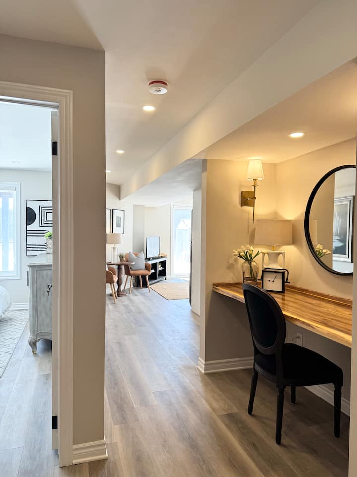 Designer 1 Or 2bd+den |Backs Onto Pond & Nature - Kitchener