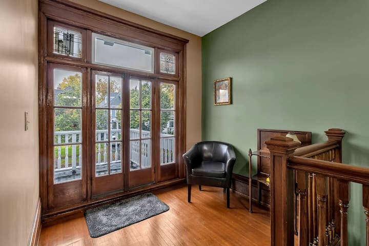 King Bed Victorian Apt Minutes To Elmwood Village - Buffalo, NY