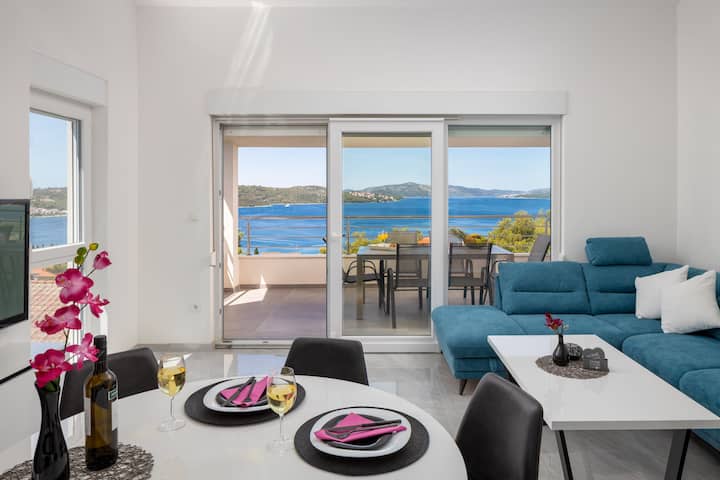 Villa Palavra - Rooftop Ap. With View &Heated Pool - Trogir