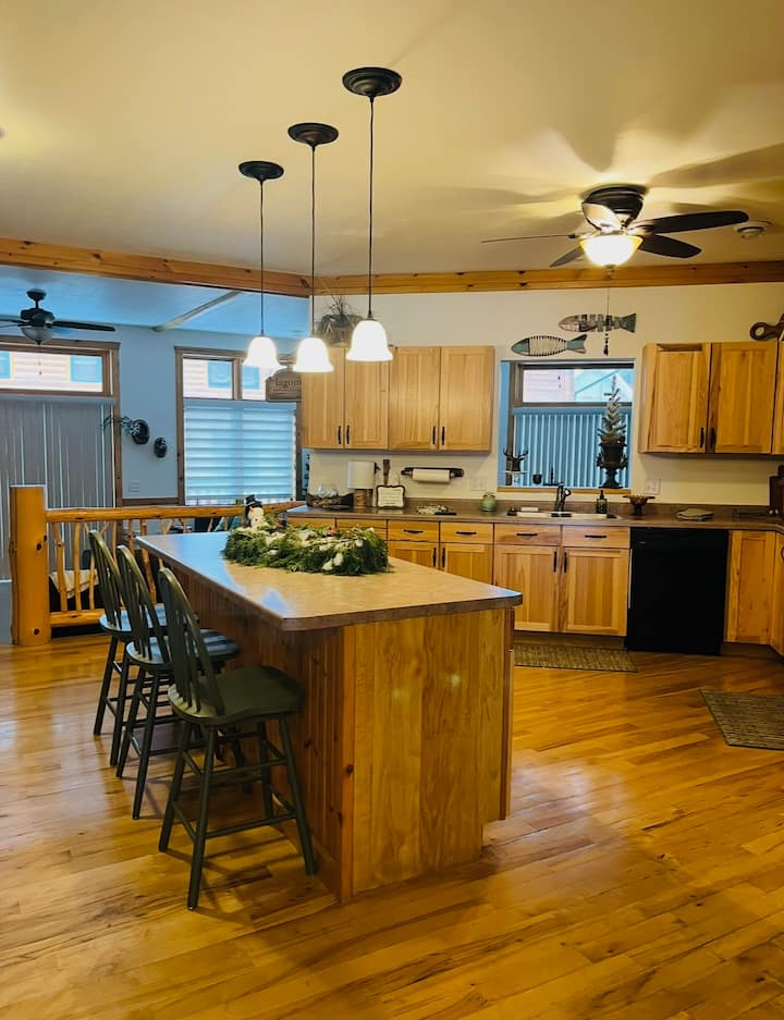 Stylish 4br | Lake + Downtown - Minocqua, WI