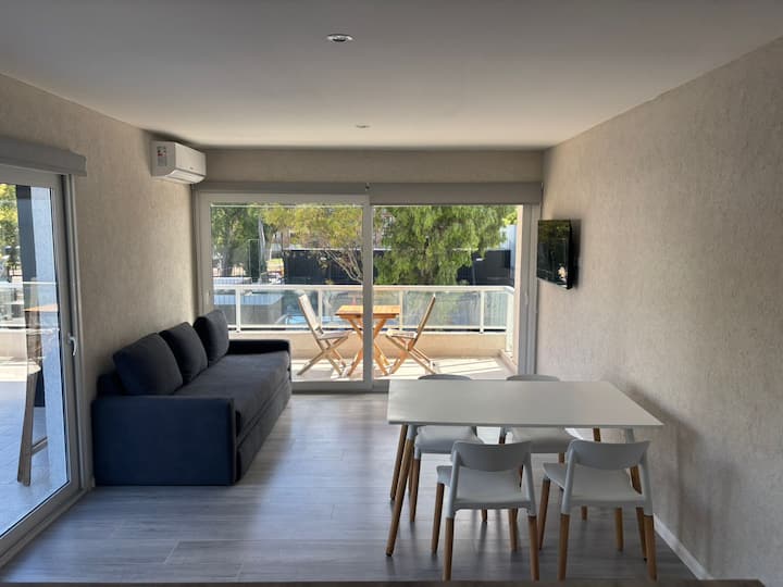 Departamento Céntrico Con Gran Terraza - Pinamar
