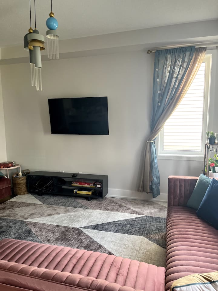 Calm Oasis: 2 Beds Ensuite Master Bedroom +Tv - Kanata