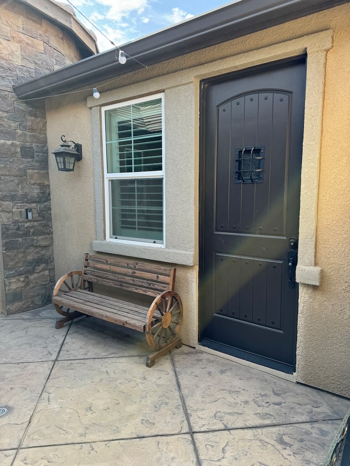 Private 1bd/1ba Guesthouse - Bakersfield, CA