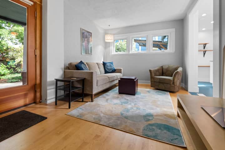 Hawthorne Sweet Secret Cottage - Portland, OR