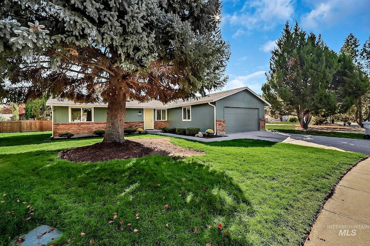 Boise Bliss - Comfy & Cheery - Boise