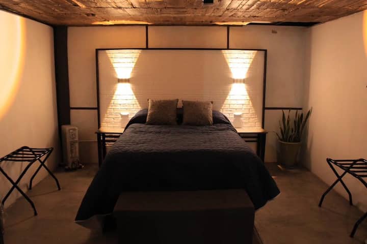 Nido De Conejo. Sótano En La Mejor Ubicación - León