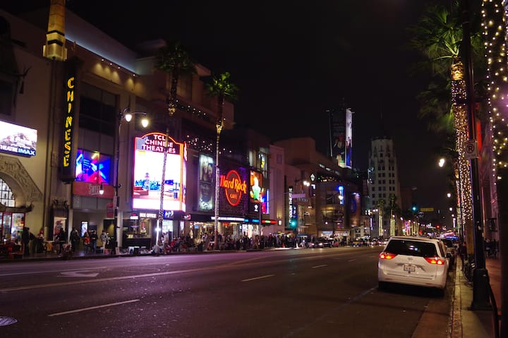 Large Hollywood 1 Bedroom Iv - West Hollywood, CA