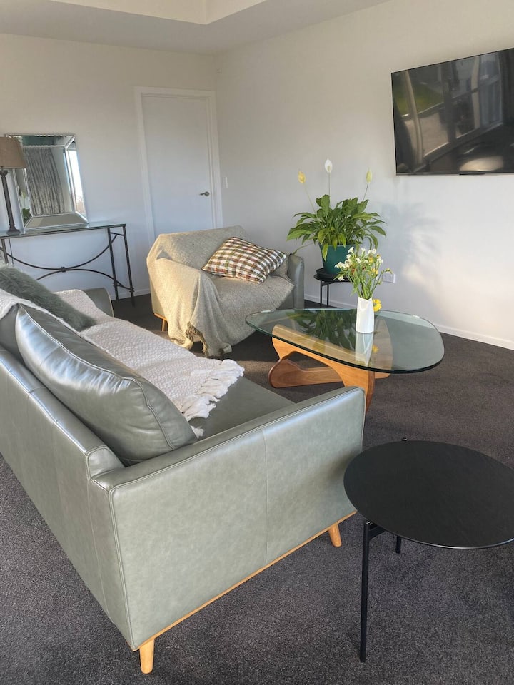 Scenic Modern Home: Spacious - Golf & Ski Haven - ニュージーランド クイーンズタウン