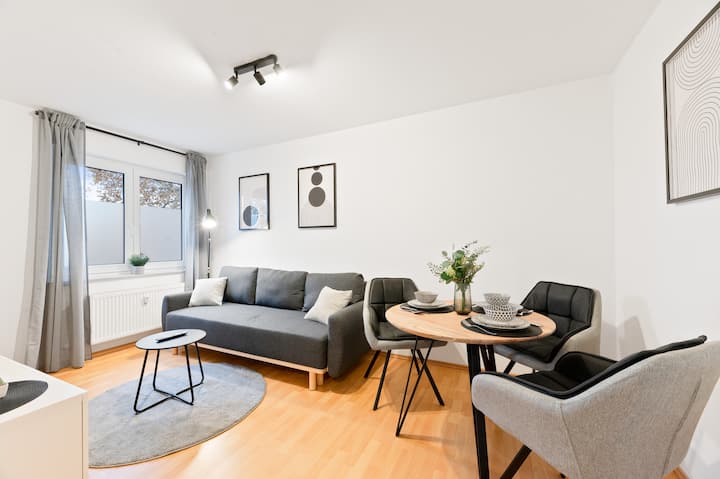 Kingsize Bett, Zwei Zimmer, Waschmaschine, Netflix - Pforzheim