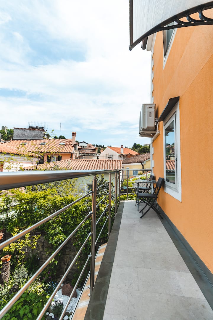 Apartment With Private Balcony And City View - Portorož