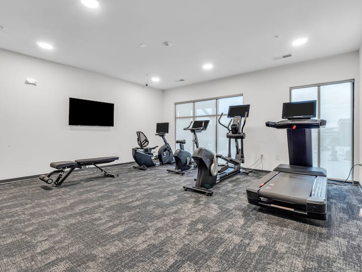 Beautiful 1bd | Near Purdue | Gym & Free Wifi - Lafayette, IN