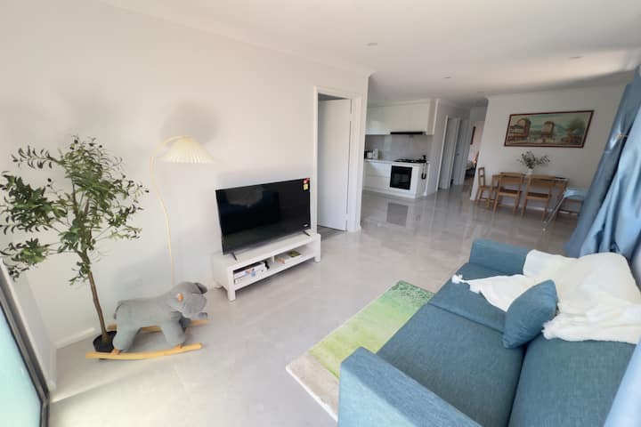 A2 2b1b House Nr Airport Parking - Ascot