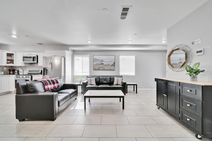 I Bright & Spacious Home Near Dtla - Los Angeles, CA