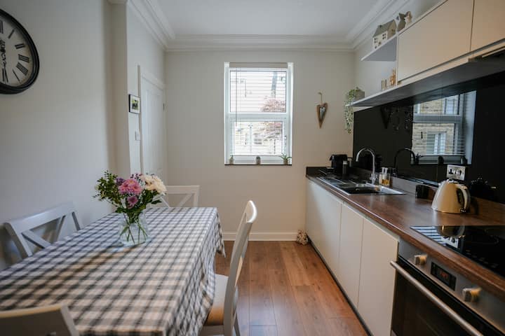 Charming Cottage In Town Centre - Knaresborough