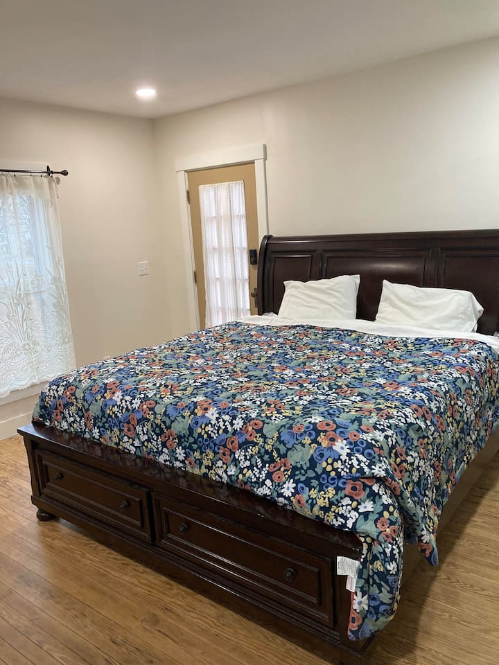 Private Luxurious Suite - Watkins Glen, NY