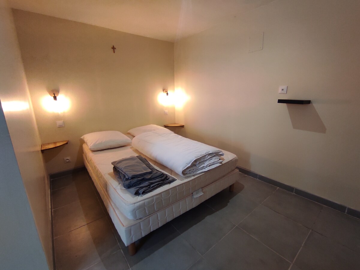 Gîte du Général 2: Provence - Bed and breakfasts for Rent in Brux, Nouvelle-Aquitaine, France ...