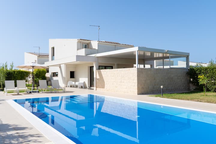 Villa Calaforno | Exclusive Pool | Park - Marina di Ragusa