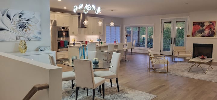 Luxury Accommodation! - Prince Edward