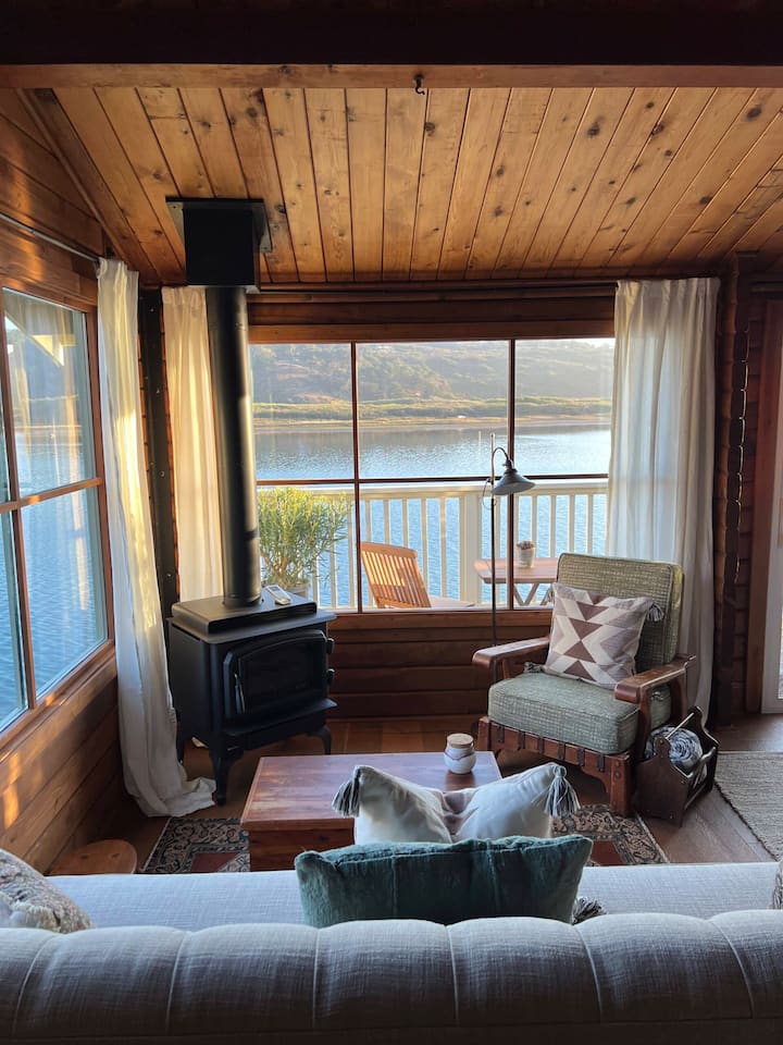 Cozy Riverfront Renovated Suite - Monte Rio, CA
