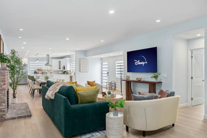 Luxe 5 Br 3 Ba L Near Disneyland L Hot Tub L Games - Fullerton, CA