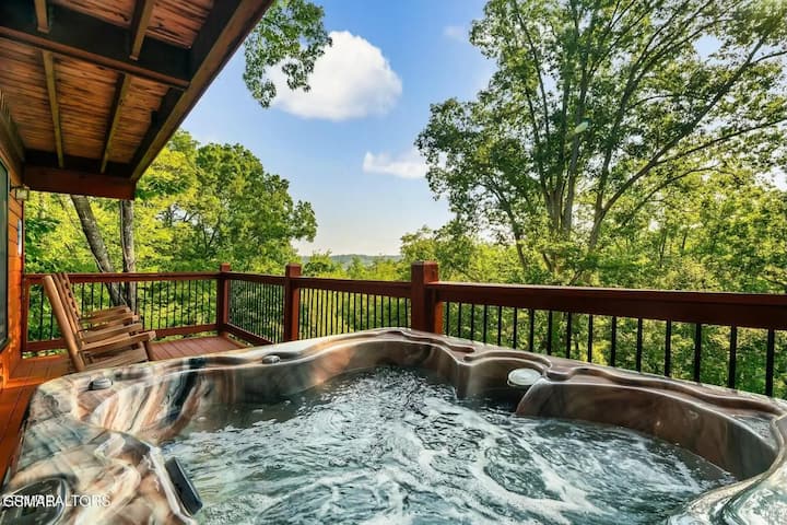 Cozy Cabin • Dollywood • Hot Tub • Pets Ok • Views - Pigeon Forge, TN