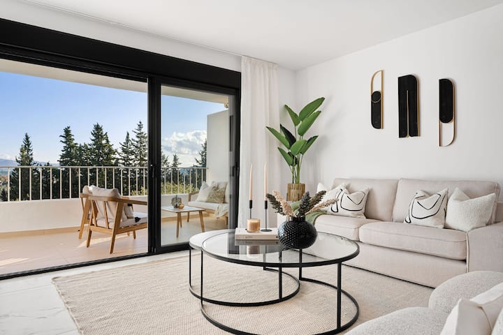 Elegant 3 Bedroom Apartment. Sea & Mountain Views - Puerto Banús