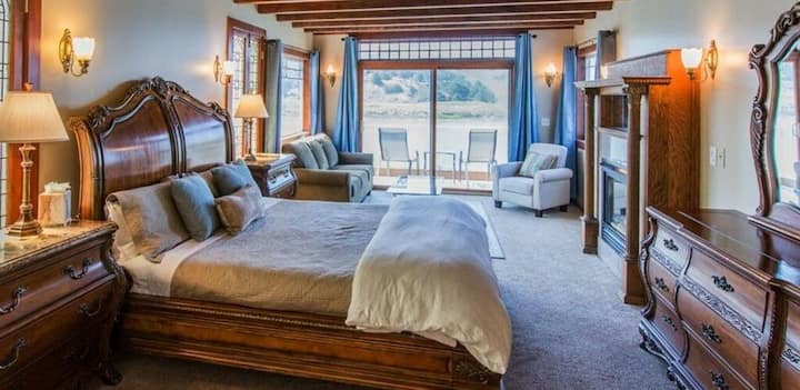 Riverfront Hotel Suite - Monte Rio, CA