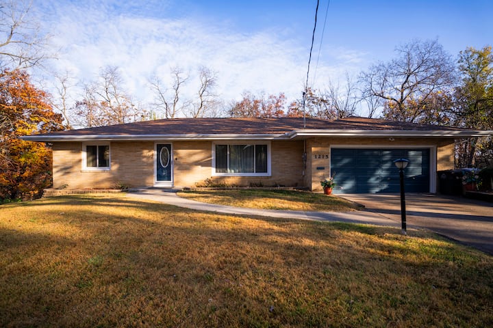 Cozy Ranch-style Brick Home - Des Moines, IA
