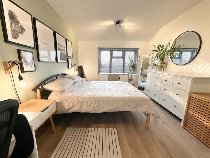 Modern & Peaceful + Near London - Basildon