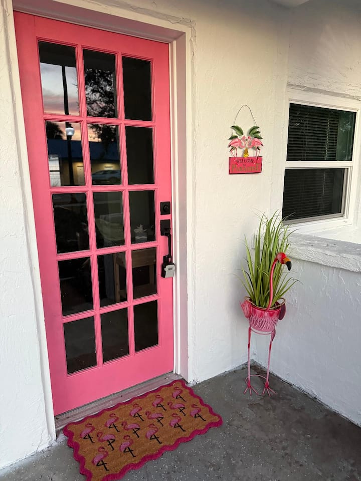 Pink Door Cottage Venice Island! - Venice