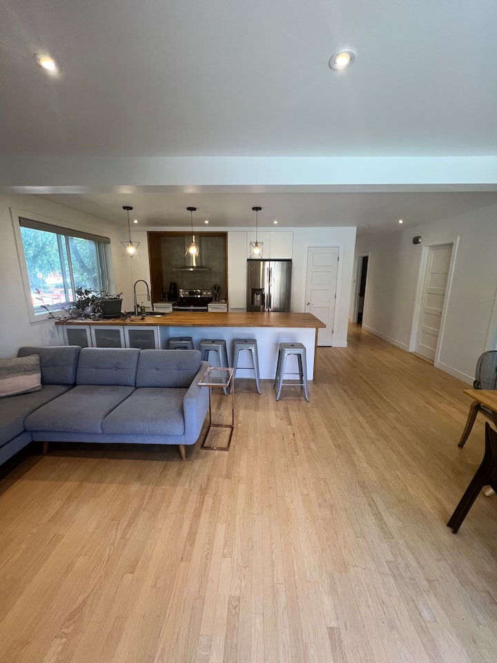 Appartement Près Du Métro Avec Piscine - Laval, Quebec, Canadà