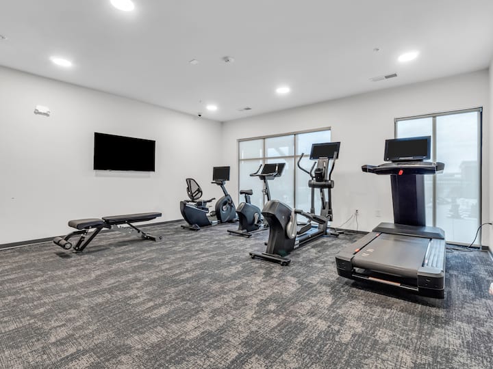 Peaceful Top-floor 2bd Getaway Close To Downtown - West Lafayette, IN