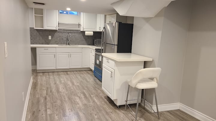 Two Bedrooms In The Basement With Light Breakfast - Ajax