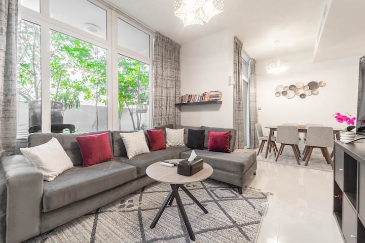 Serene 3br Villa In Damac Hills 2 By Deleguest - Dubai