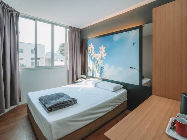 Premier Room For Relaxing Stays Near Kallang Mrt - Singapore