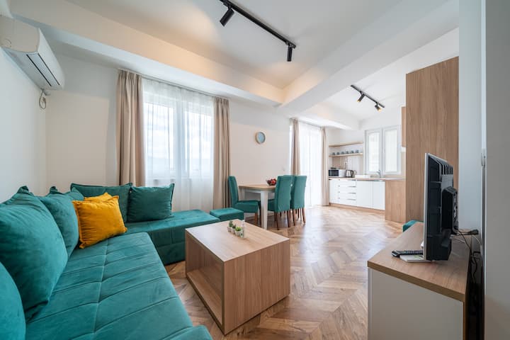 401 Sea View Apt, 750m From The Sea,parking,pool - Budva