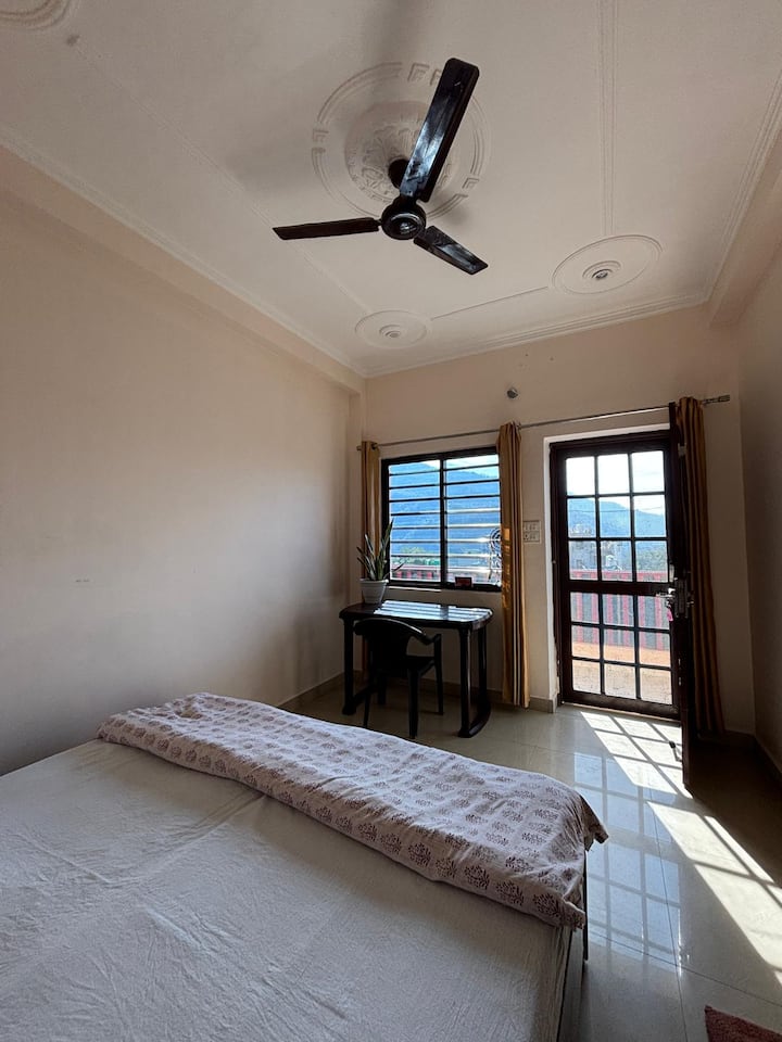 Ac Sunset Room With Balcony - リシケシュ