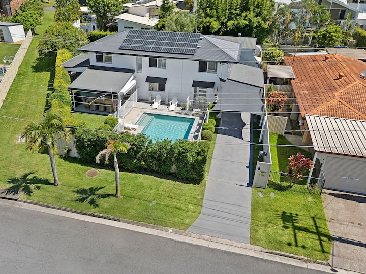 Sunbird Family Holiday Home - Pool, Wifi, Sleeps 8 - Gold Coast
