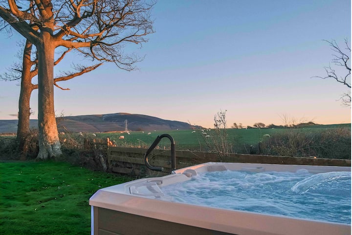 Secluded Hot Tub, Pool, Escape - England