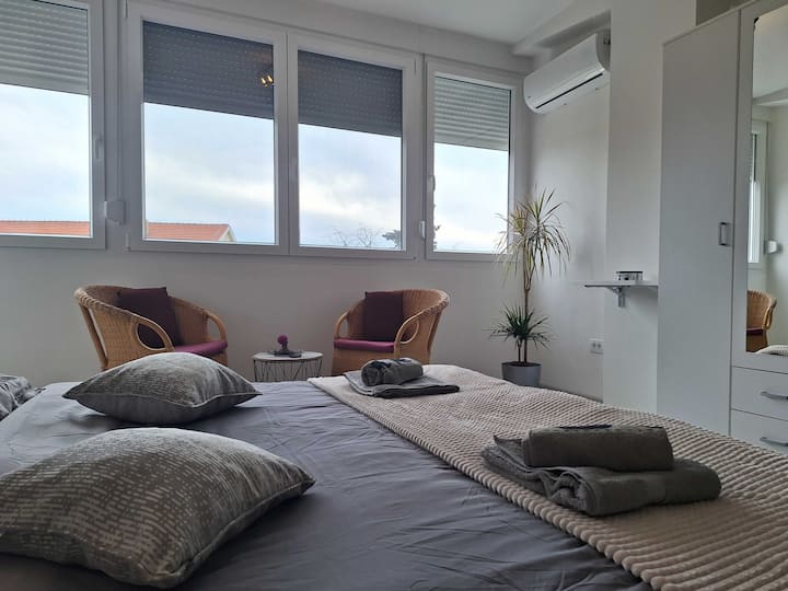 Mystic Grey Studio Apartment - Ploče