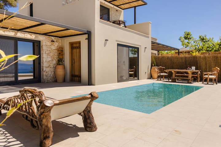 Hilaritas Suites | Pool & Sea View | Kefalonia - Kateleios