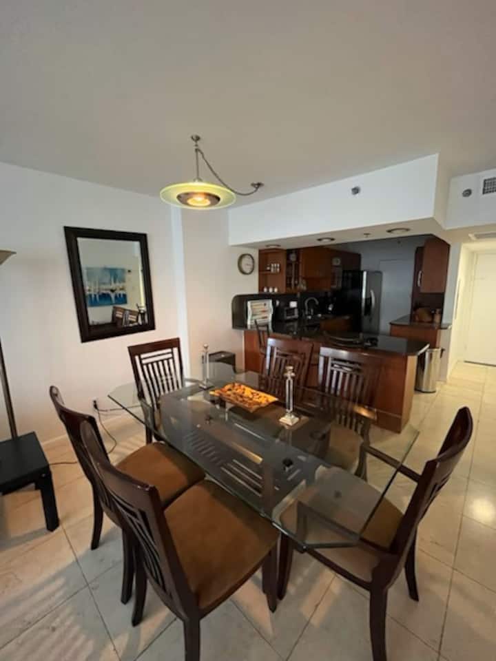 South Beach1 Bedroom Apartment With Den - Miami Beach, FL